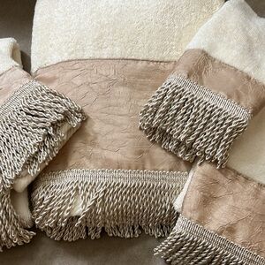 Croscill | Bath | Croscill Towel Set | Poshmark